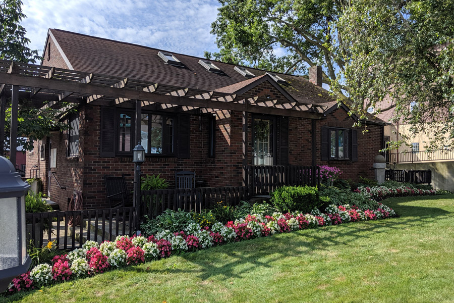 The Oaks Inn - Amish Country Ohio
